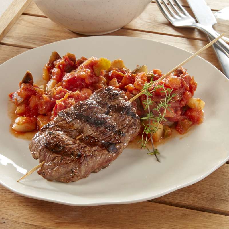 Recept voor Brochettes van biefstuk met rijst en salsa van zuiderse ... Recept voor Brochettes van biefstuk met rijst en salsa van zuiderse ...